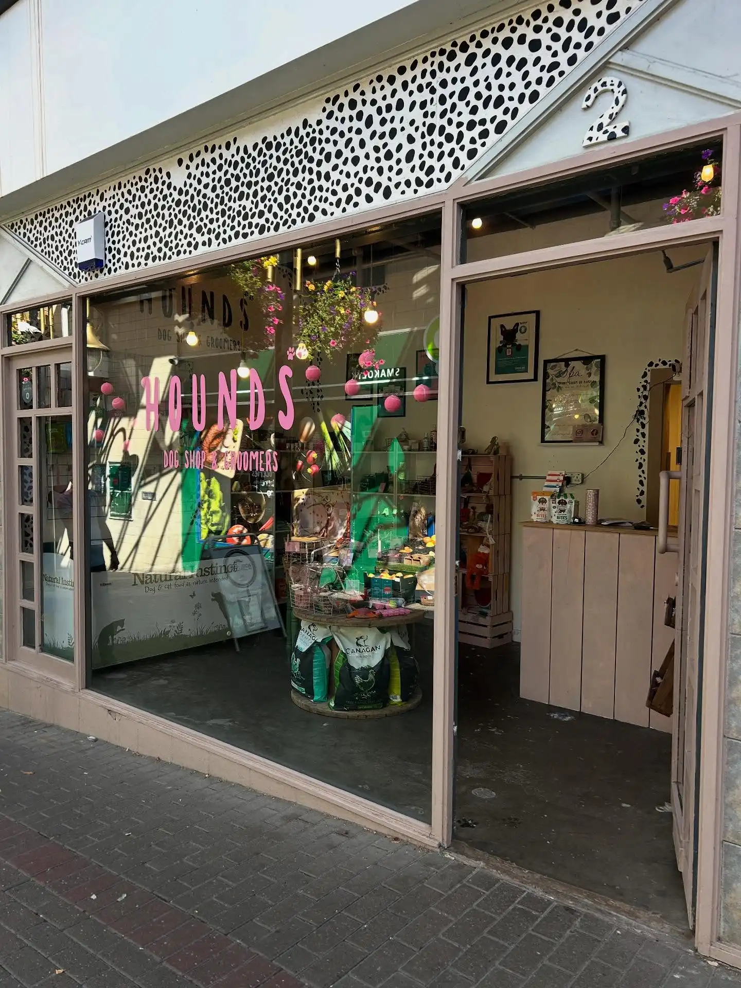 Hounds Dog shop and Groomers – HOUNDS
